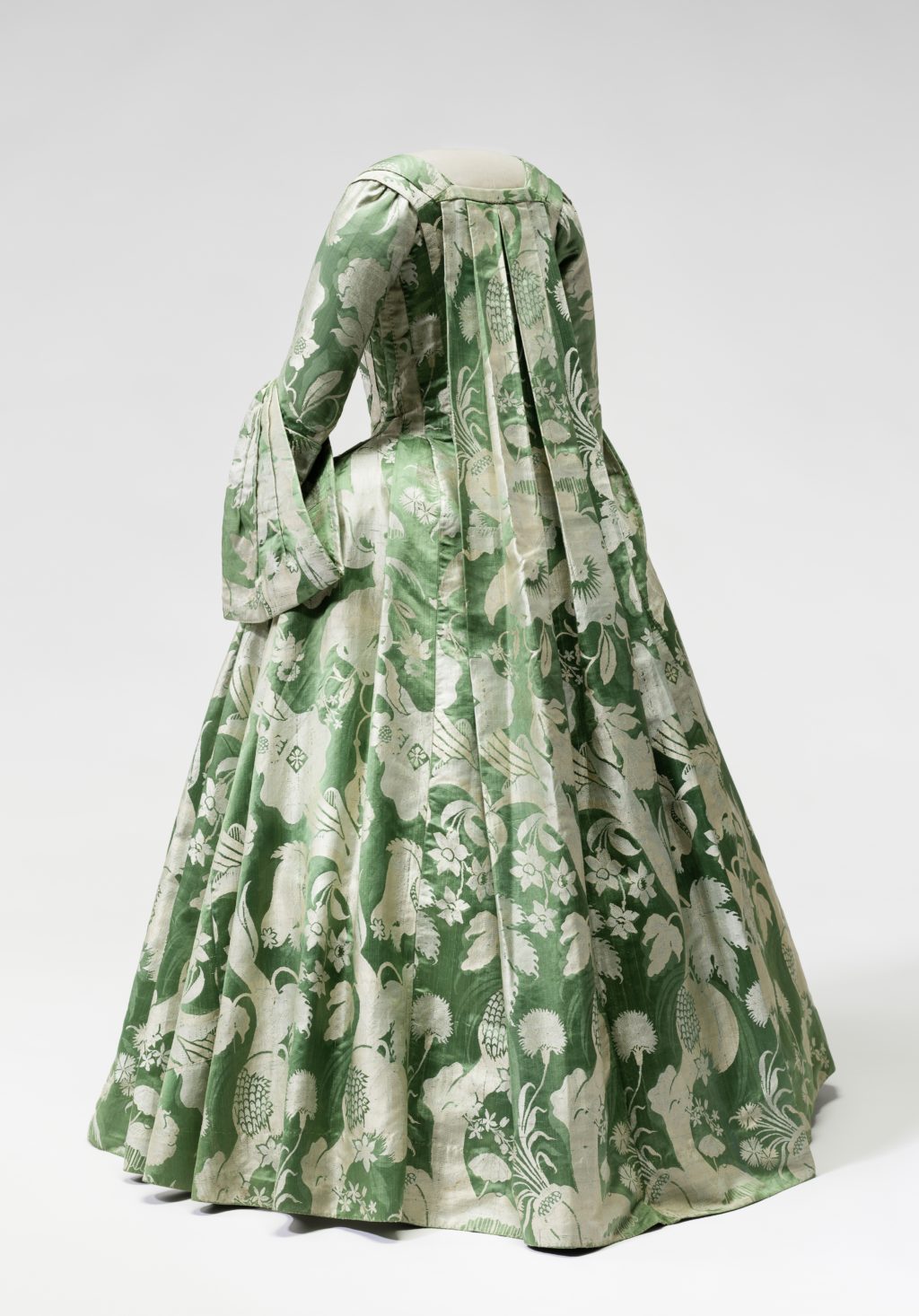 A Taste for the Exotic – European Silks of the Eighteenth Century ...